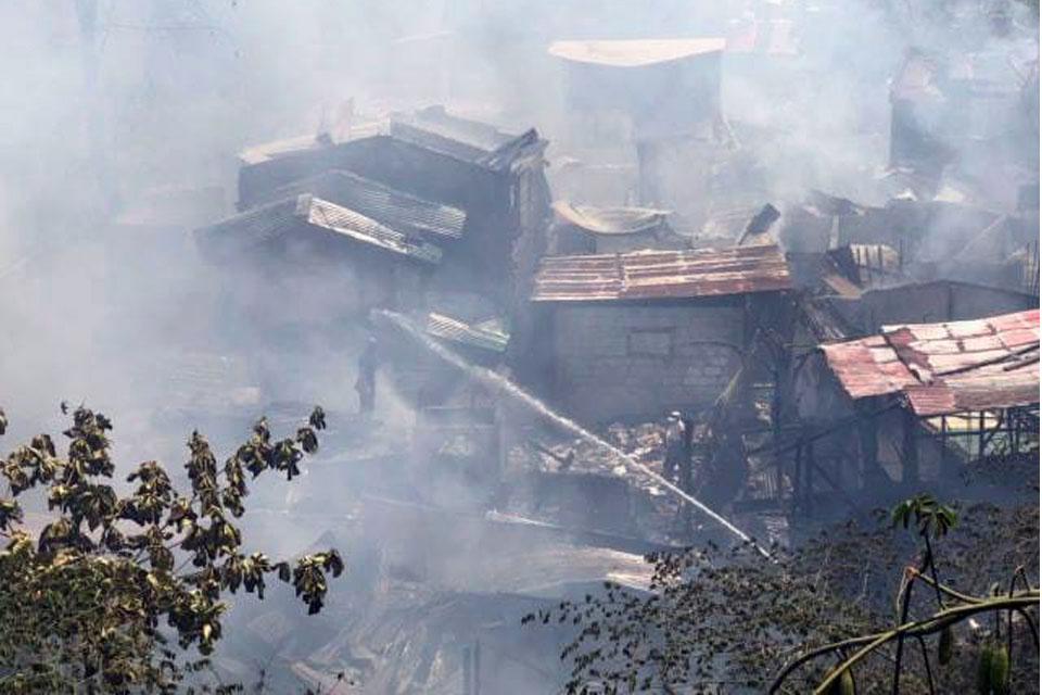 Fire hits Valenzuela shanty homes | Photos | GMA News Online