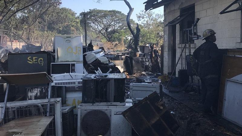 Fire hits Camp Aguinaldo office, warehouse | GMA News Online