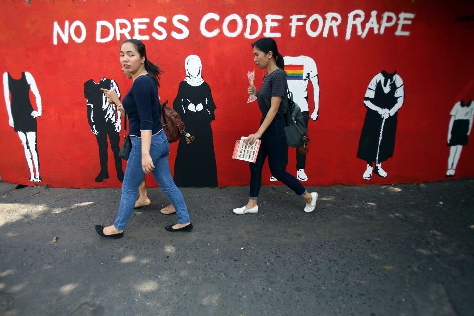 Murals decry victim-blaming, want harassment-free streets and schools ...