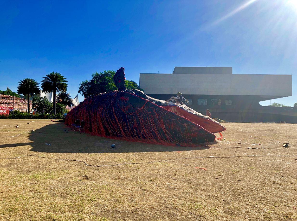 Balyenang gawa sa plastic, parte ng kampanya laban sa paggamit ng ...