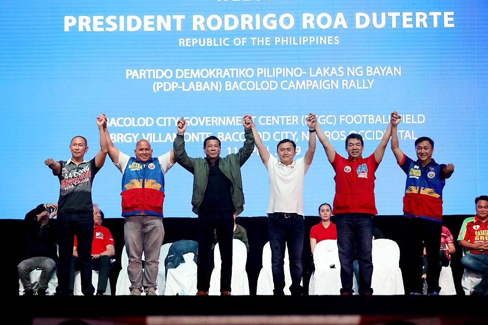 Duterte at PDP-Laban Bacolod campaign sortie | Photos | GMA News Online