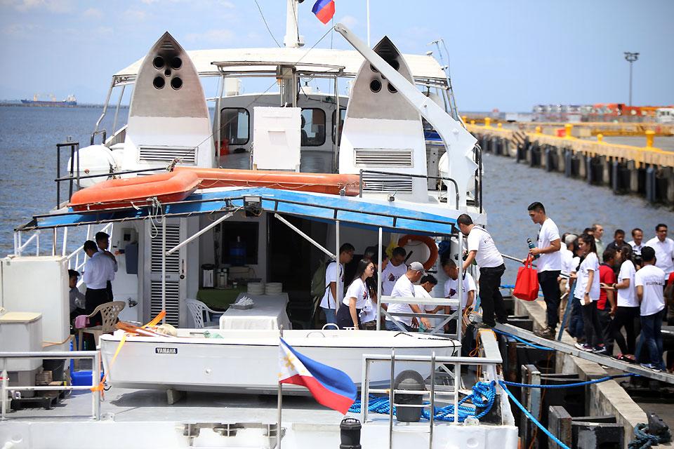 Filipino marine scientists venture to West PHL Sea for research | GMA ...