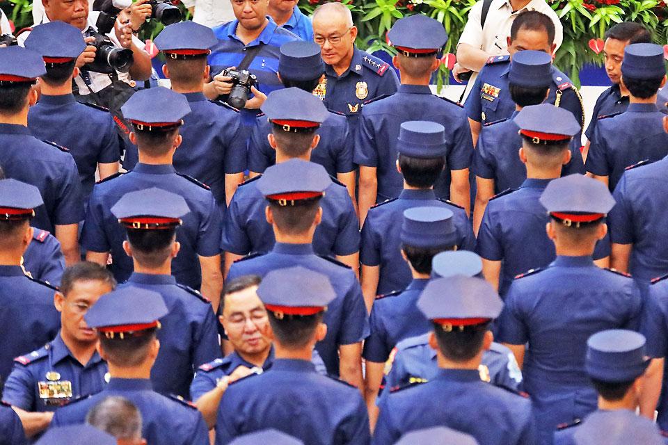 Duterte promotes PNP's top intelligence officer, spokesman, 7 others ...