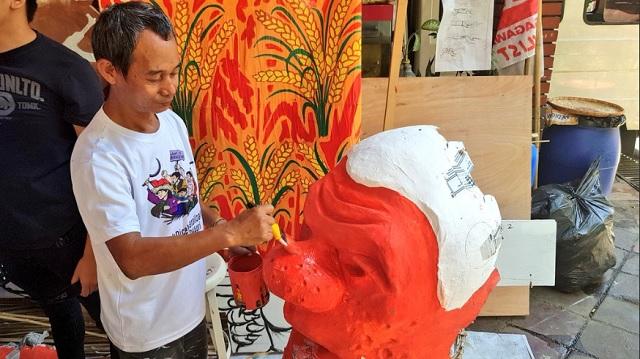 KMU to showcase 'Dutertemonyo' effigy in Labor Day rally | GMA News Online