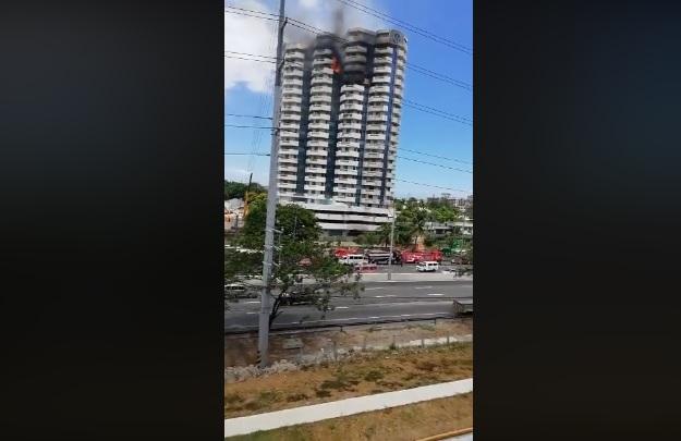 Fire breaks out in Parañaque building | GMA News Online
