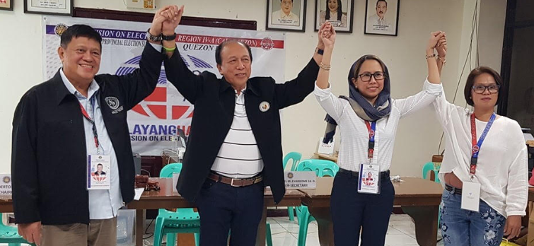 Suarezes take top posts in Quezon province | GMA News Online
