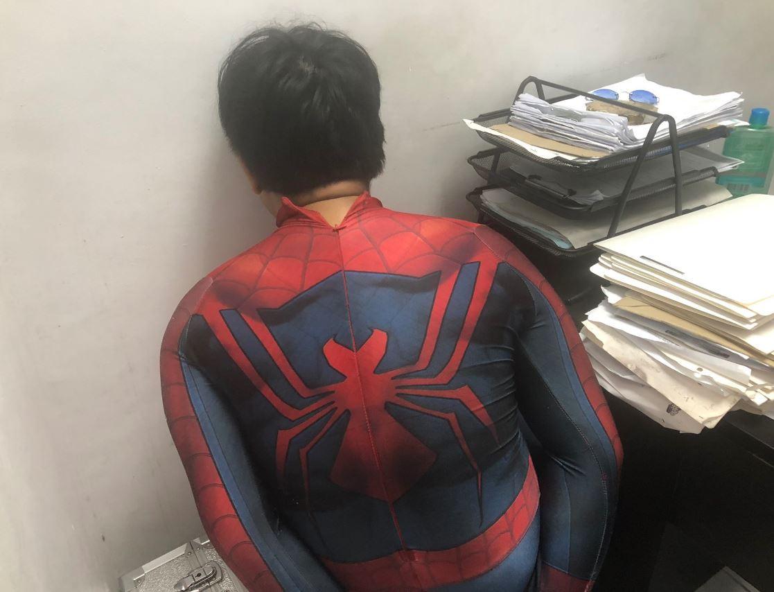 Pinoy ‘Spider-Man’ who disrupted basketball game gives away pizza to ...