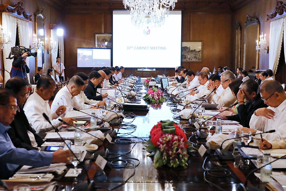 Duterte tasks Cabinet members to craft repatriation plan amid MidEast ...