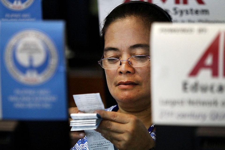 Canvassing of votes at PPCRV continues | Photos | GMA News Online