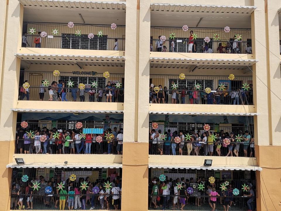 With 44,000 voters, elementary school one of largest polling places in ...