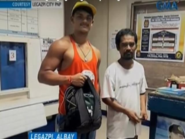 Tricycle driver, hinangaan ng dayuhang estudyante matapos isauli ang nawala niyang bag ...