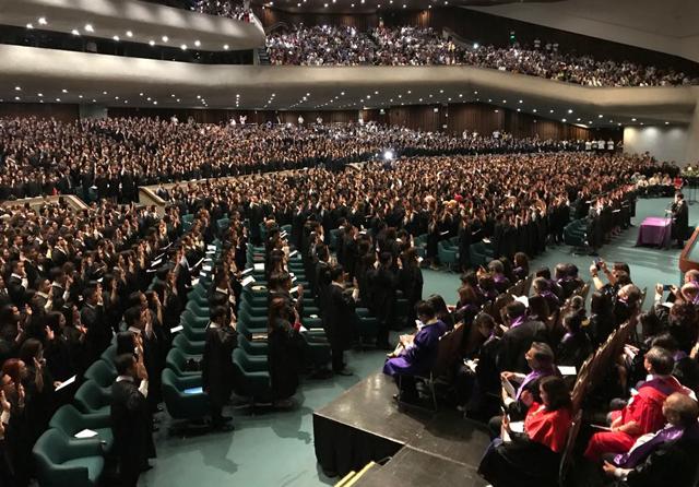1,800 Bar 2018 passers take their oath Thursday at PICC | Photos | GMA ...