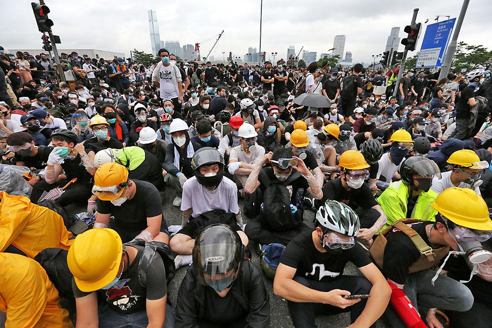 Hong Kong police uncover ‘homemade explosive lab’ | GMA News Online