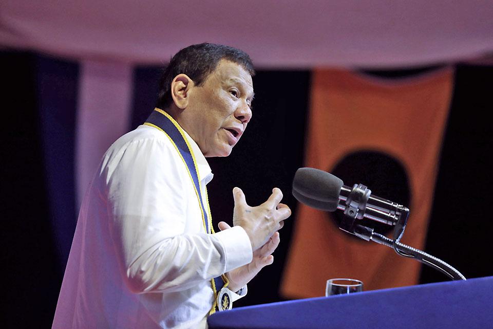 Duterte mulls Cabinet revamp | GMA News Online