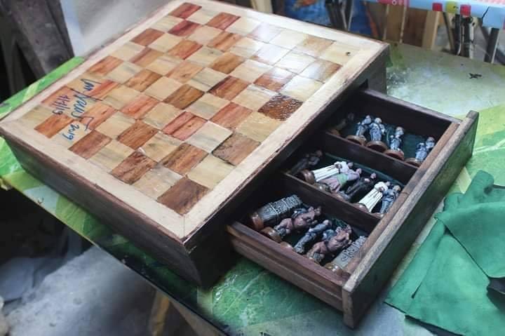 Jose Rizal, Maria Clara and Padre Damaso as chess pieces? This set has ...