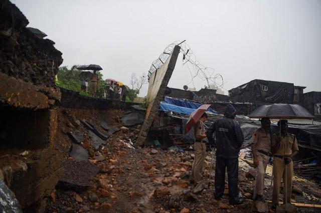 Heavy rains in India kill 30, cripple financial capital | GMA News Online