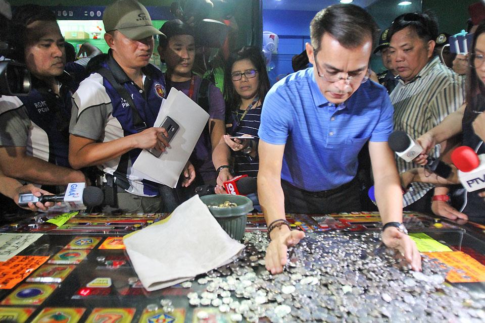 Isko shuts down Recto amusement center with illegal games, gambling ...