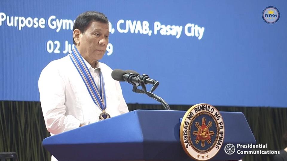 Duterte accepts resignation of GSIS president Clint Aranas — Palace ...