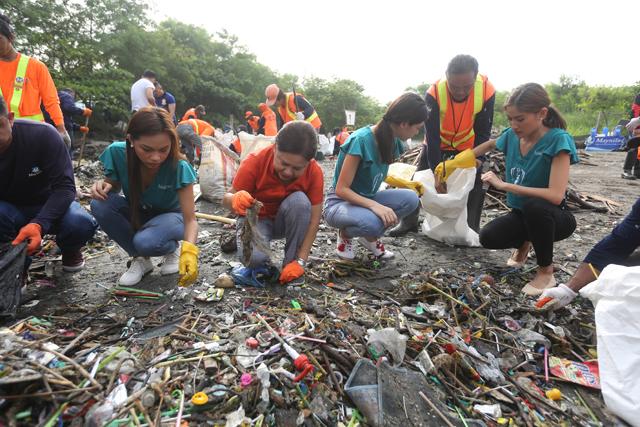 Environmental Groups Clean Up Wetland Park Along Coastal Road Photos