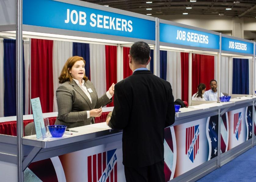 US job creation slows to 164,000 in July; unemployment steady | GMA ...