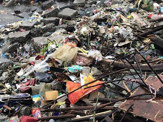 Garbage from Manila Bay wash up onto Baywalk due to heavy rains