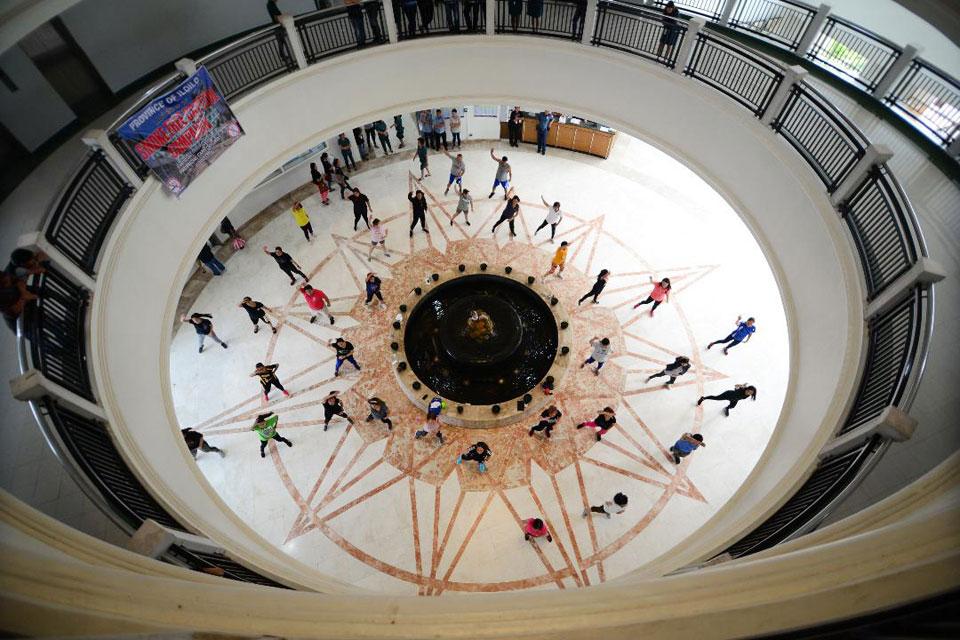 Iloilo employees stay with Zumba exercise | Photos | GMA News Online Iloilo employees stay with Zumba exercise | Photos | GMA News Online