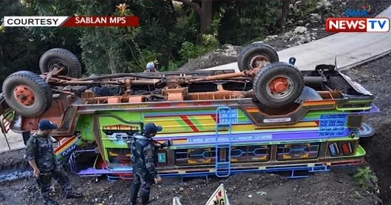 Jeepney, bumaligtad nang dalawang beses sa Benguet; 14 sugatan | GMA ...