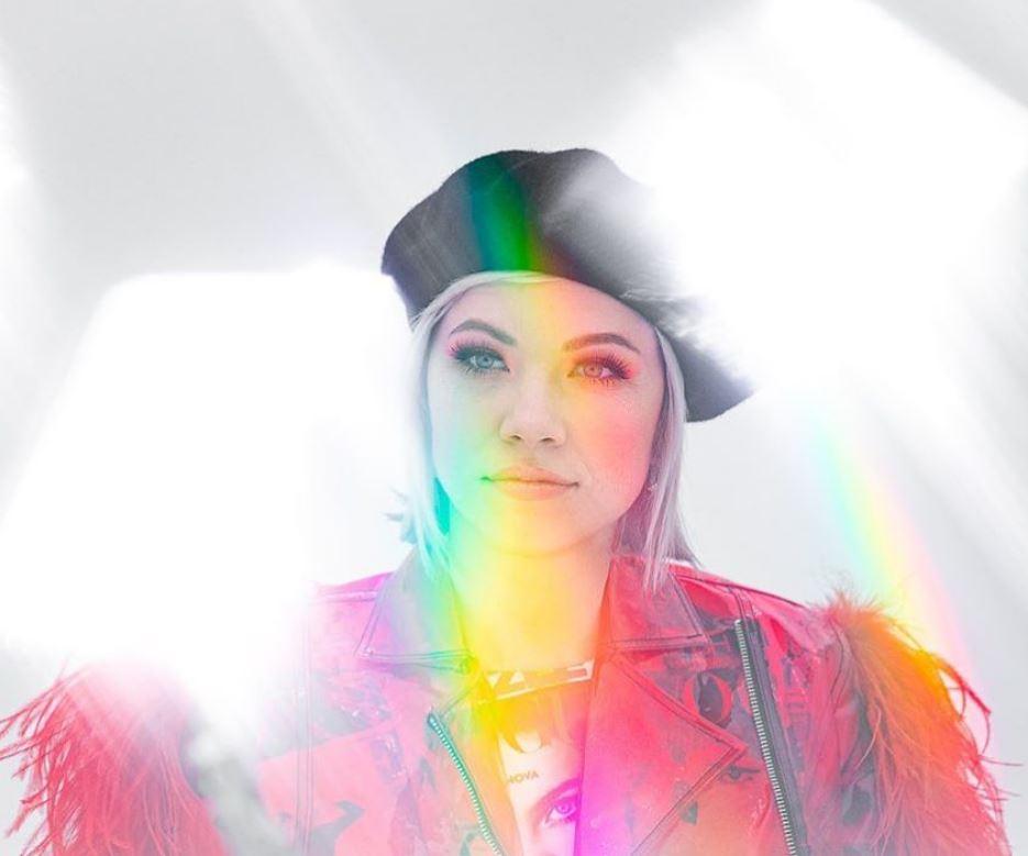 Carly Rae Jepsen wows fans in Manila concert | GMA News Online