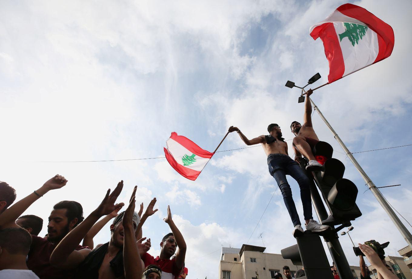 Protests sweep Lebanon as fury at ruling elite grows | GMA News Online