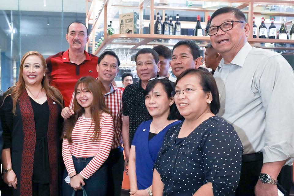 Duterte attends Mon Fernandez' birthday bash | Photos | GMA News Online