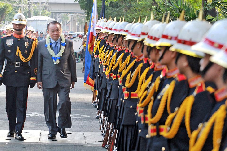 Bersamin urges SC workers: Remain loyal to Constitution, rule of law ... Bersamin urges SC workers: Remain loyal to Constitution, rule of law ...