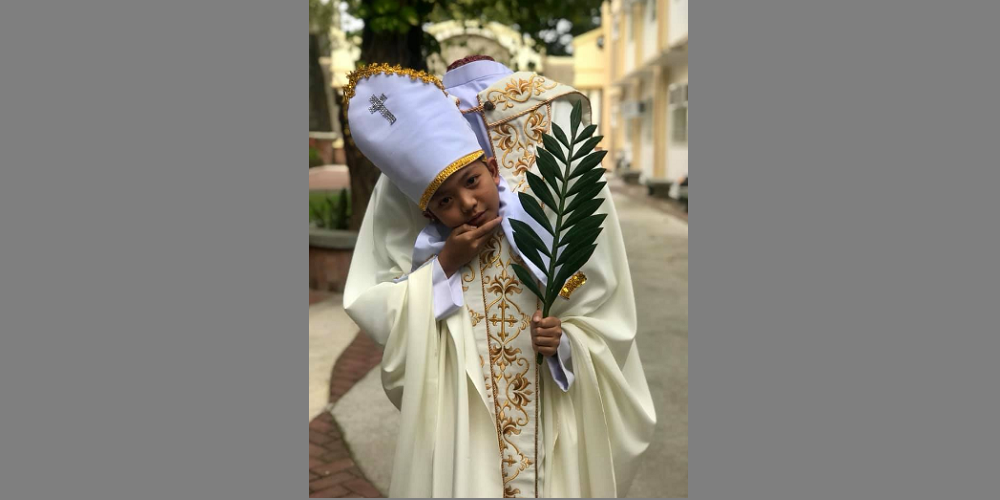 This child came as a headless saint for a Catholic Church's 'Halloween ...