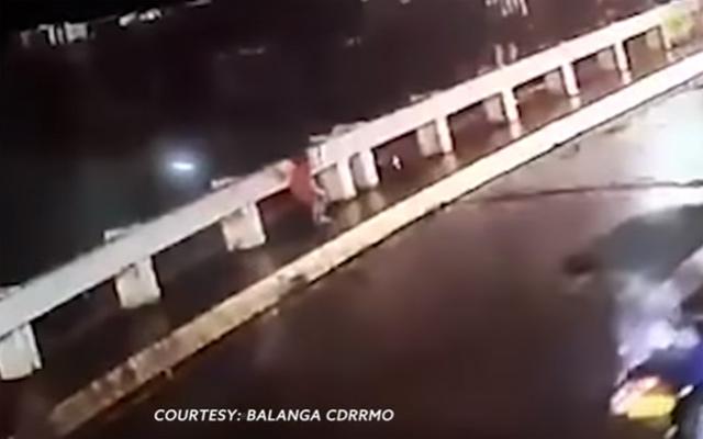 Batang nahulog sa ilog sa Bataan, hinila nga ba ng 'elemento' mula sa ... Batang nahulog sa ilog sa Bataan, hinila nga ba ng 'elemento' mula sa ...