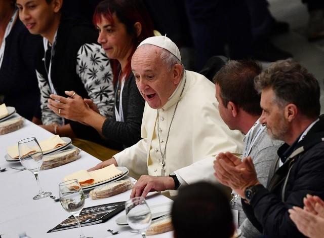 Pope Francis hosts meal for 1,500 needy people on World Day of the Poor ...