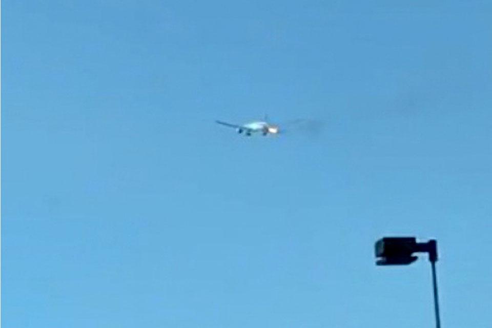 Eroplano ng PAL, nag-emergency landing sa LA nang tila magbuga ng apoy ang makina nito ...