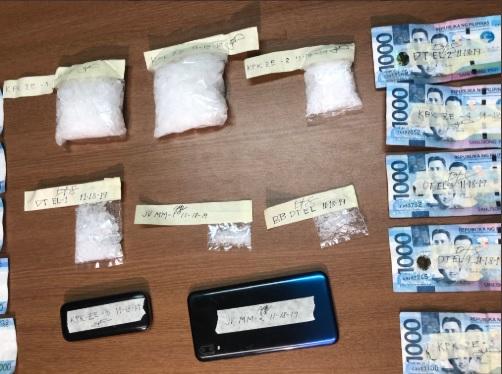 P1.7M halaga ng umano'y shabu, nasamsam sa condo unit sa QC; 3 suspek ... P1.7M halaga ng umano'y shabu, nasamsam sa condo unit sa QC; 3 suspek ...