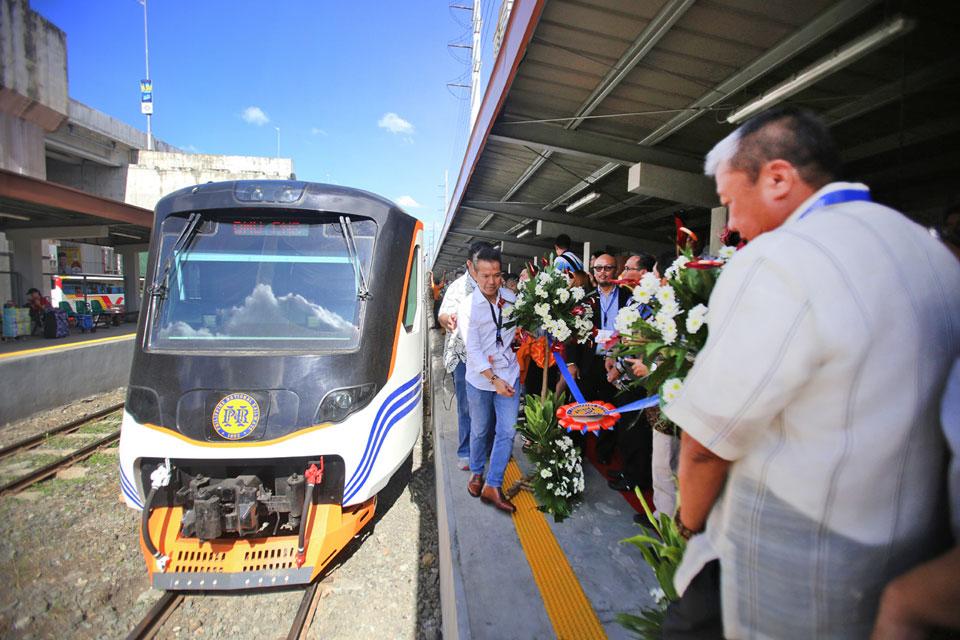 New PNR train inaugurated in Makati | Photos | GMA News Online