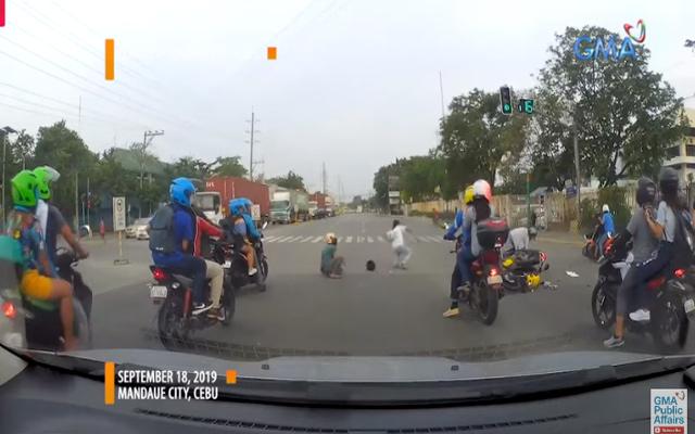 Iba't ibang aksidente na kinasangkutan ng mga motorsiklo, nahuli-cam ...