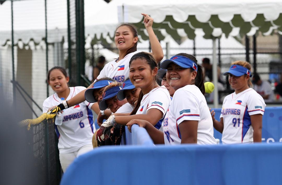 PHL Blu Girls advance to softball finals | GMA News Online