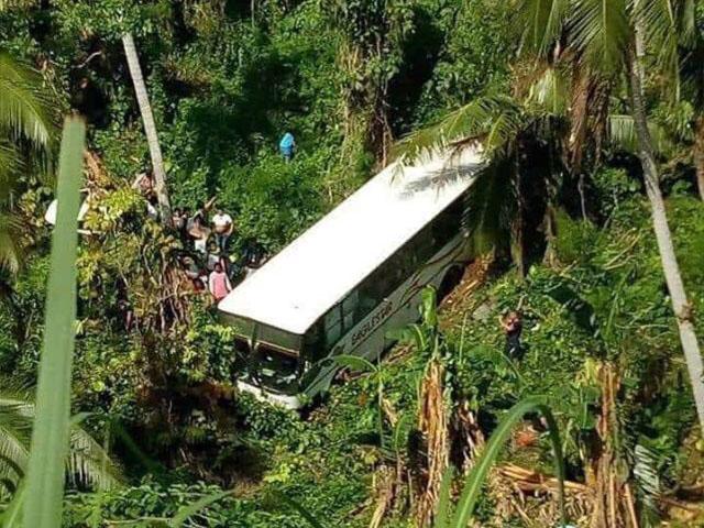 Bus plunges off cliff in Sorsogon; no serious casualties | GMA News Online