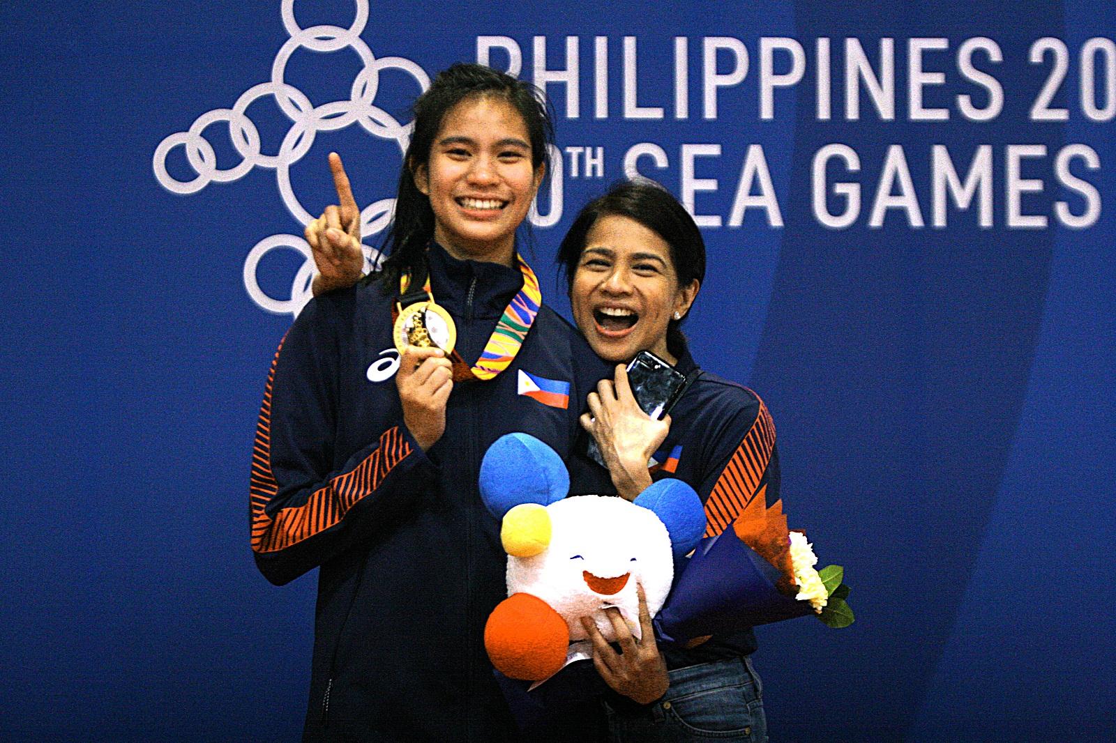 Jamie Lim celebrates SEA Games gold | Photos | GMA News Online