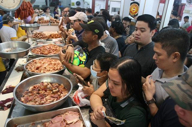 Demand for Chinese ham peaks | Photos | GMA News Online