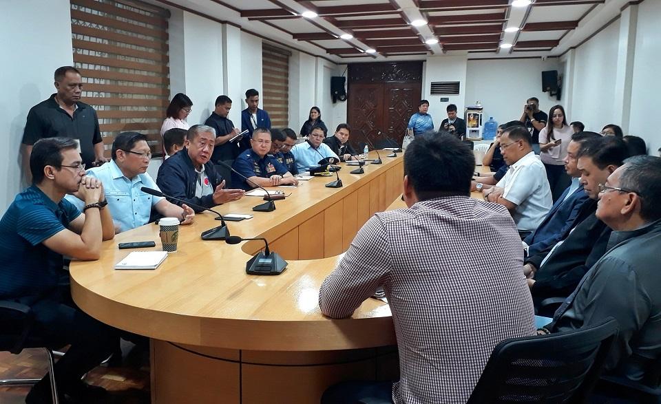 PCG chief inks circular rescinding double-berthing on Pasig River | GMA ...