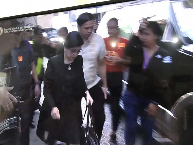 Judge Solis-Reyes arrives at Camp Bagong Diwa for Maguindanao massacre ...