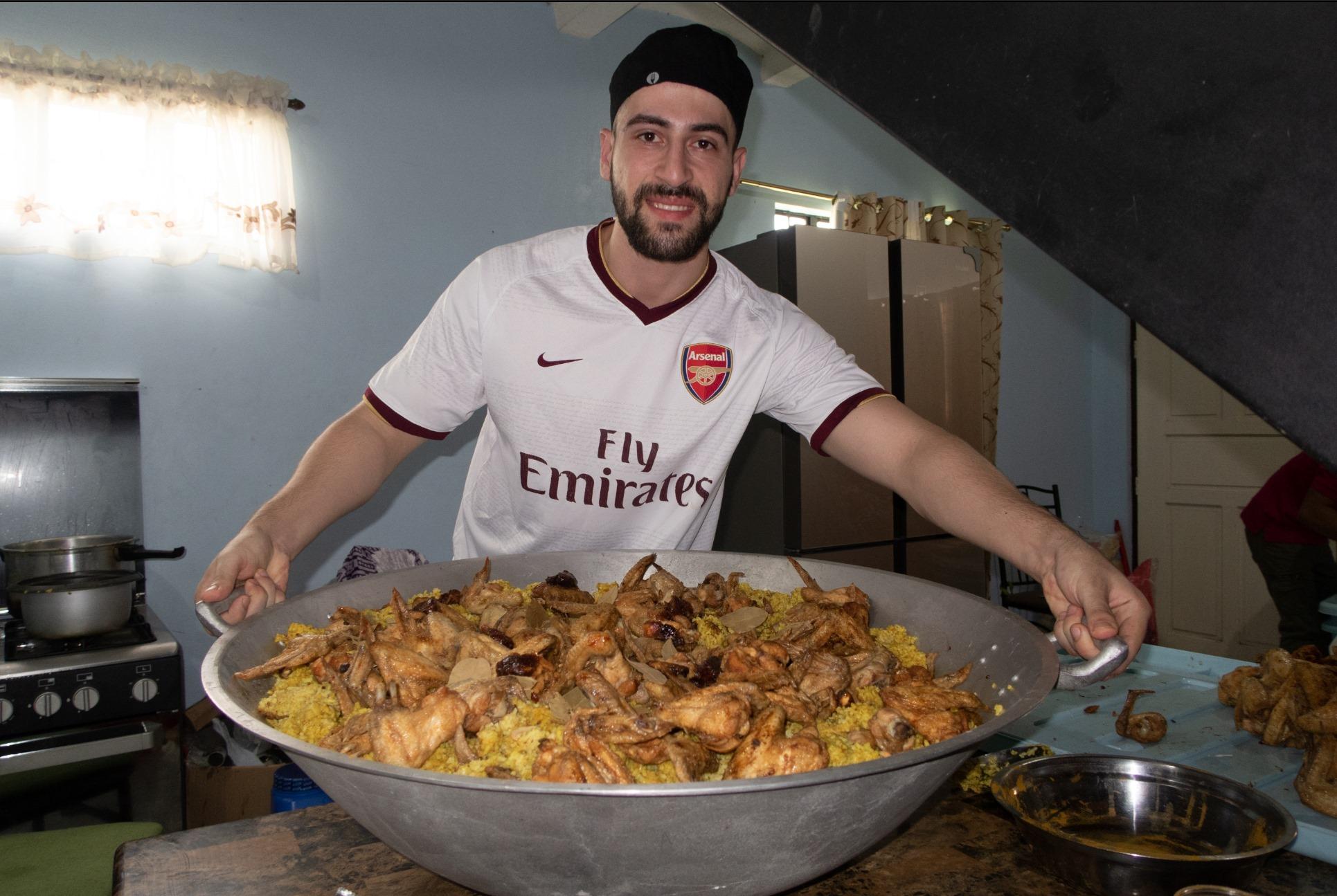 Syrian vlogger cooks 1,000 packed meals for Taal evacuees | GMA News Online