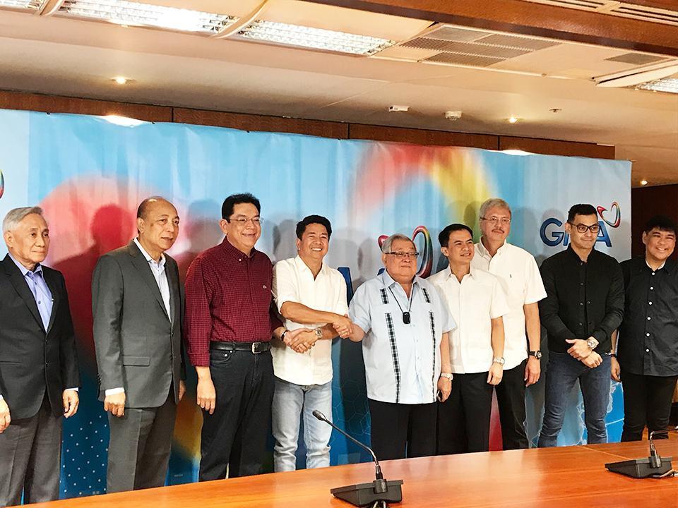 Kuya Wil sa muling pagpirma ng kontrata sa GMA: 'Dito, nararamdaman mo ...