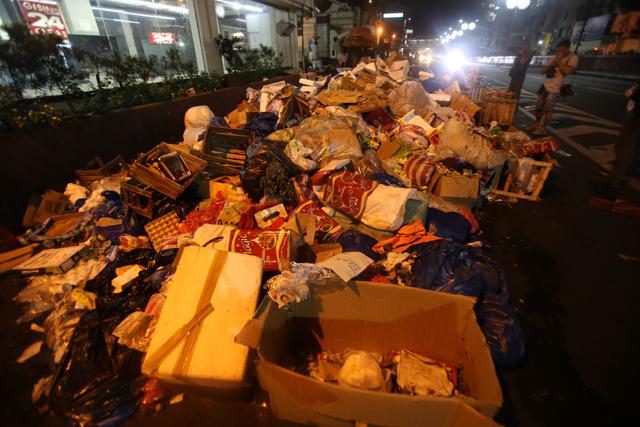LOOK: Tons of trash collected in Manila after New Year | GMA News Online