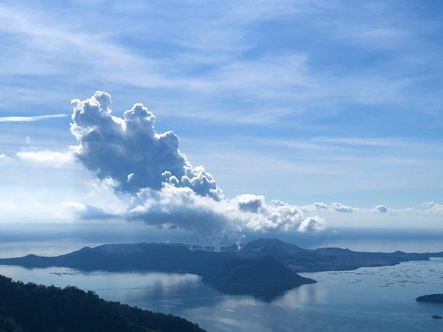 Taal Volcano still emits steam as Alert Level 2 remains | GMA News Online