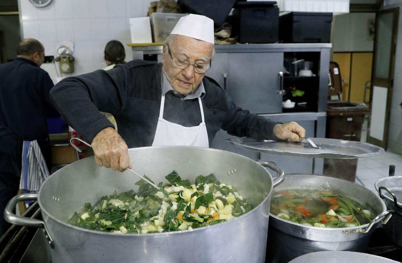 90-year-old 'chef of the poor' cooks it up for Rome's homeless | GMA ...