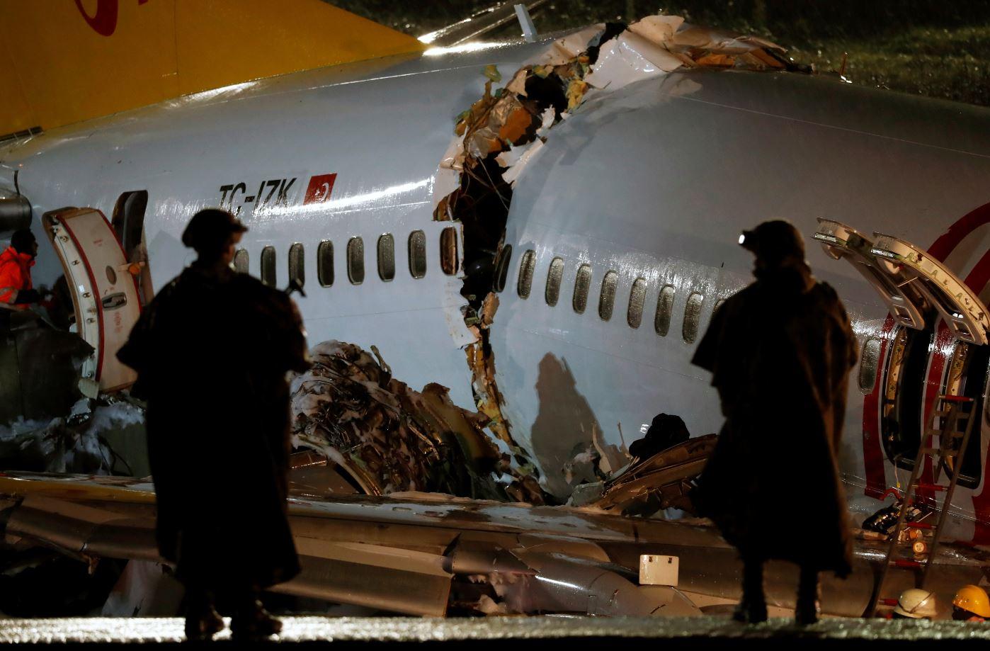 Plane skids off runway in Istanbul, breaks up after landing | GMA News ...